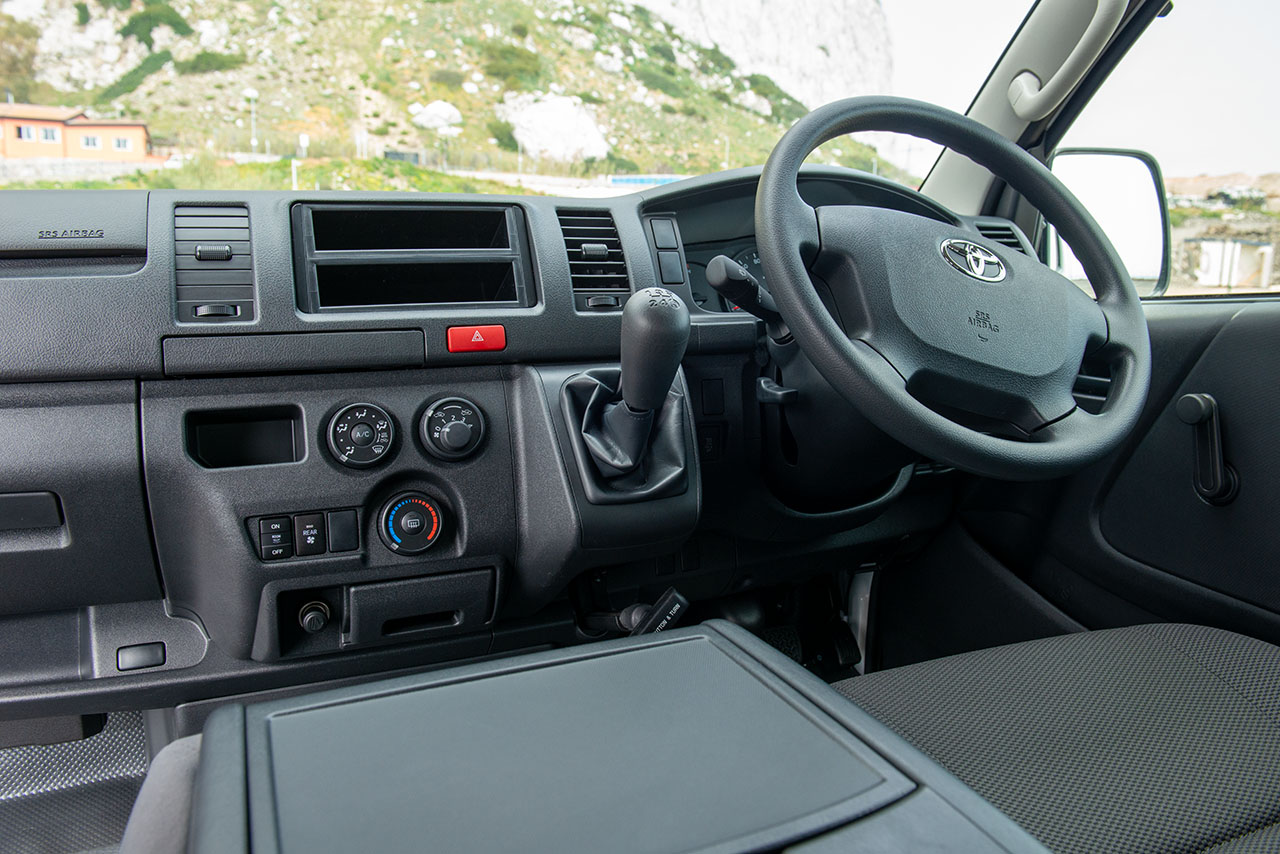 Hiace Commuter Bus| TGS